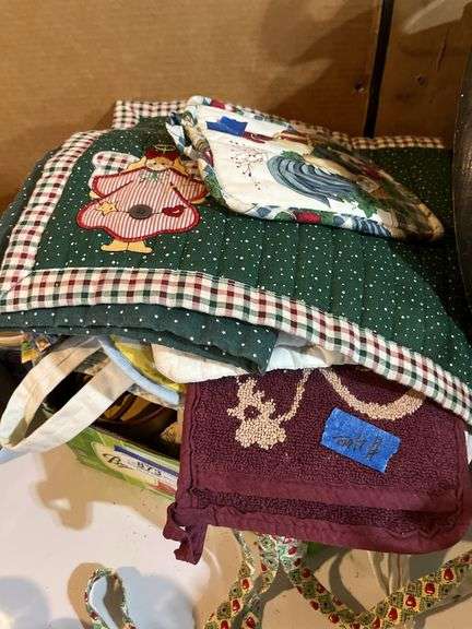Hot Pads and Aprons - Apexx Auctions