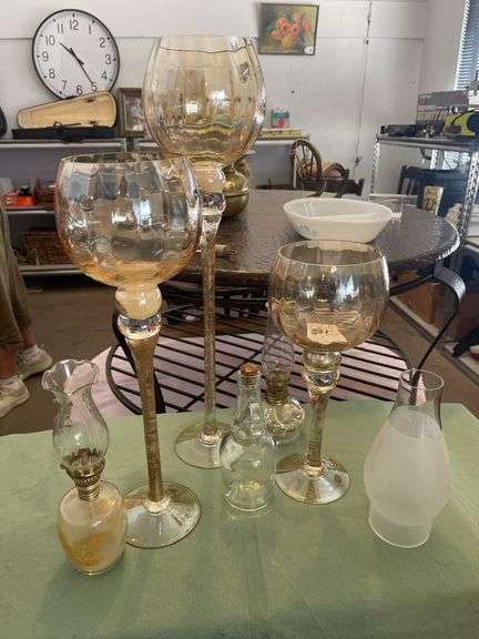 Assorted Decorative Glass Pieces - Apexx Auctions