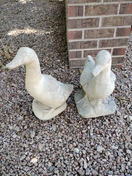 Duck Statues - Apexx Auctions