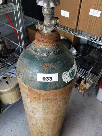 C02 GAS CYLINDER TANK 50" TALL CAPACITY LOAD 80 PSI - Auction HUB Texas