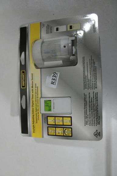 Defiant Daylight Adjusting Indoor Digital Timer W/ Motion Sensor 1000 ...