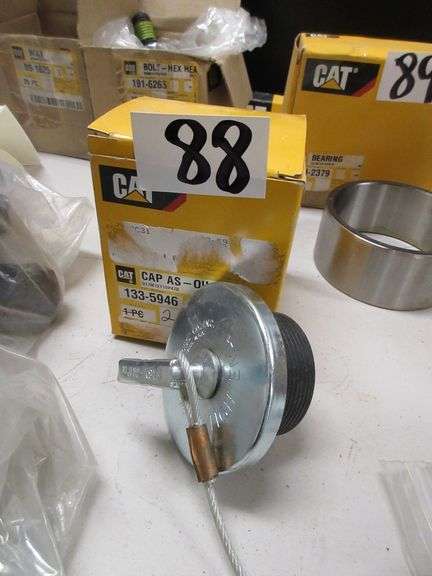 CATERPILLAR ENGINE OIL CAP 133-5946 - Auction HUB Texas