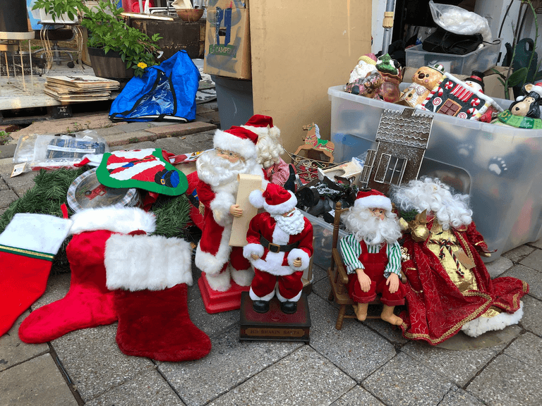CHRISTMAS IN MAY DECORATIONS AS SHOWN IN PICTURES - Auction HUB Texas