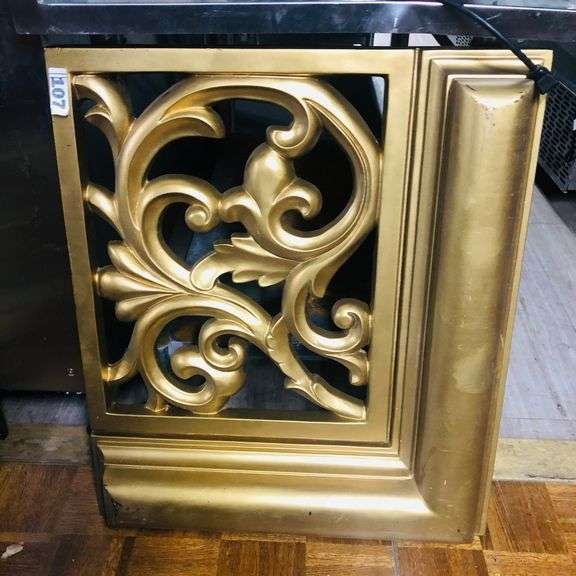 DECORATIVE CORNER CEILING PIECE - Auction HUB Texas