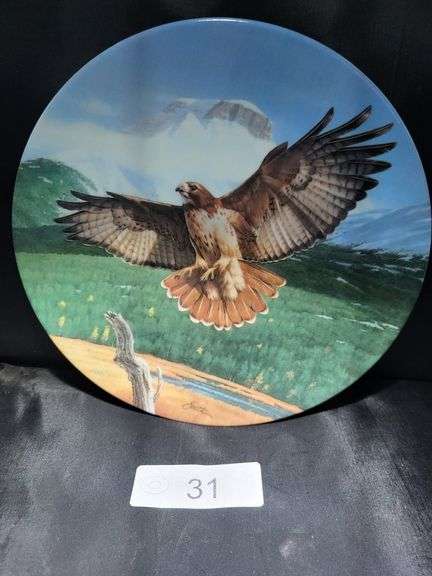 VINTAGE KNOWLES RED TAIL HAWK MAJESTIC BIRD DECORATIVE PLATE - Auction ...