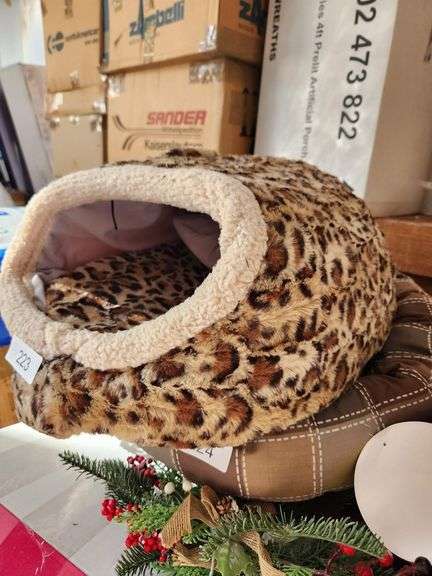PET HIDE AWAY BED - Auction HUB Texas
