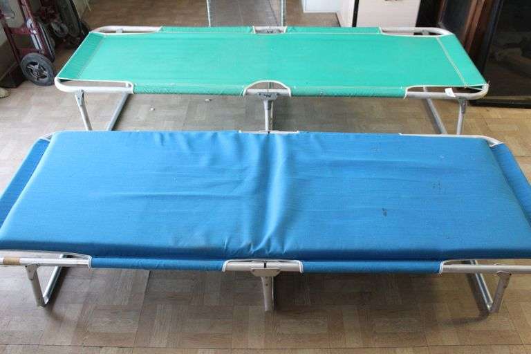 CAMPING COTS BLUE AND GREEN, SOLD BY PIECE - Auction HUB Texas
