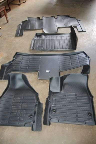 Full set of universal hard plastic vehicle floor mats. - Auction HUB Texas