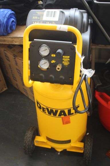DEWALT 15 GALLON AIR COMPRESSOR 225 PSI 1.6HP MODEL D55168 - Auction ...