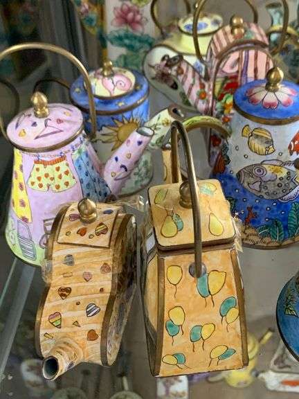 Lot of Miniature tea pots - Auction HUB Texas