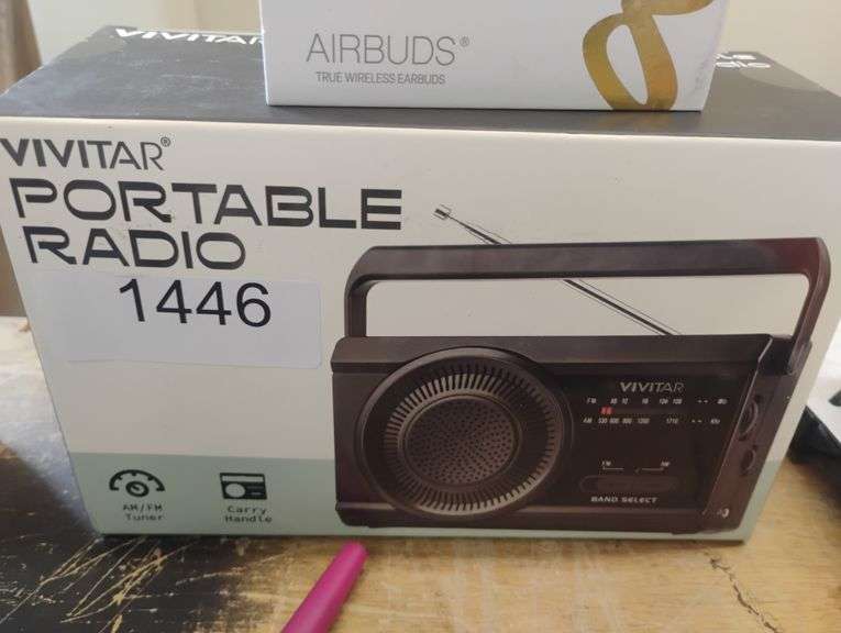 Vivitar Portable Radio. This portable radio features an AM/FM tuner and ...