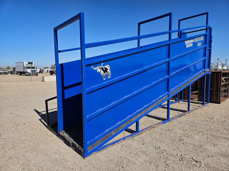 Industrias America Cattle Loading Ramp (Blue) - Armstrong Western LLC