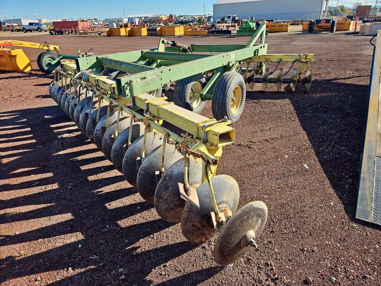 John Deere 340 16’ Offset Disc - Armstrong Western LLC