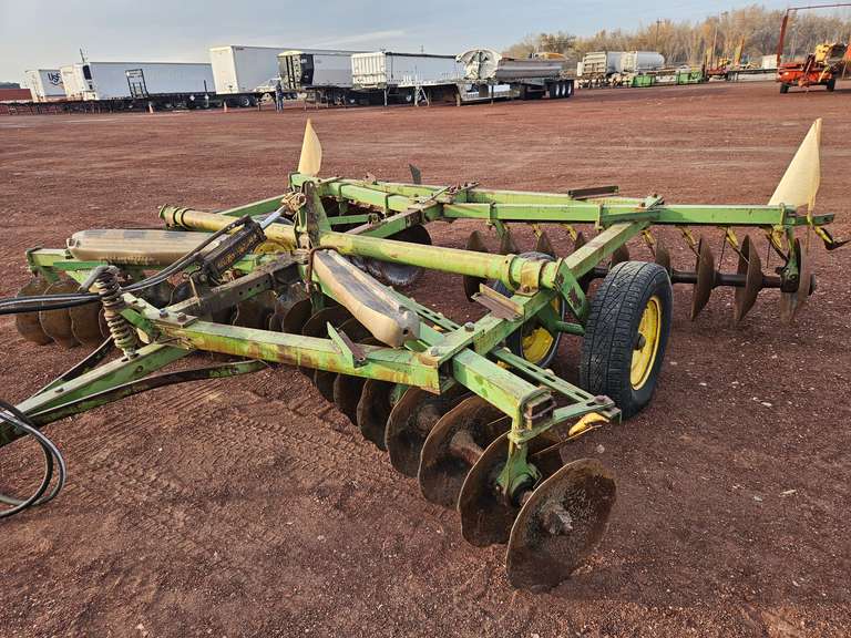 John Deere 12’ Tandem Disc - Armstrong Western LLC