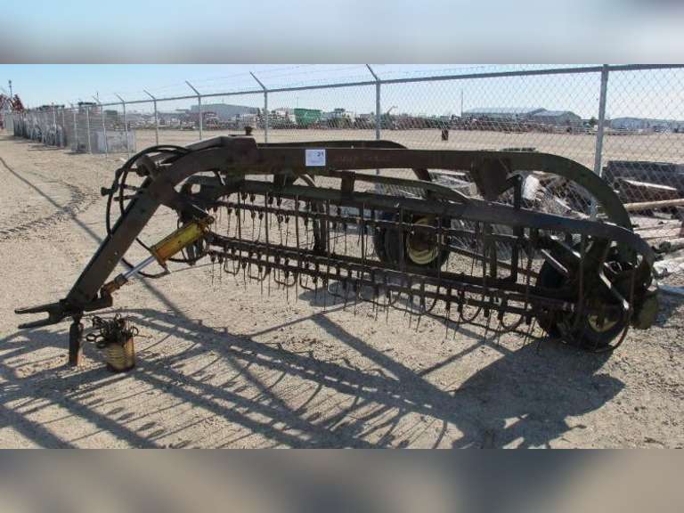 John Deere Side Delivery Hay Rake - Armstrong Western LLC