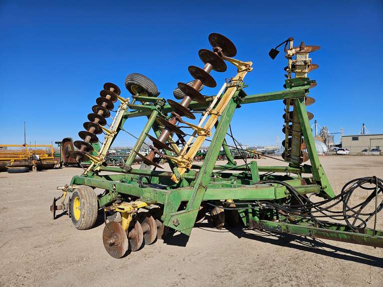 John Deere 30’ Offset Disc - Armstrong Western LLC