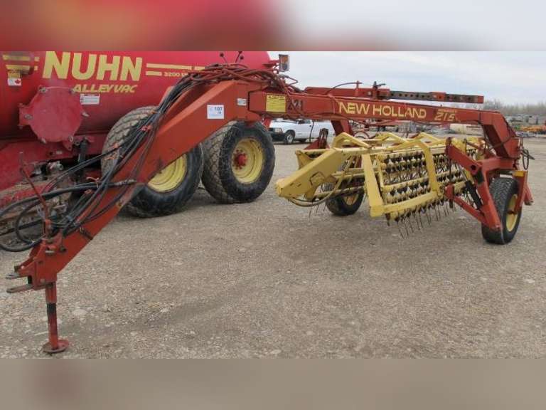 New Holland 216 Twin Hay Rake - Armstrong Western LLC