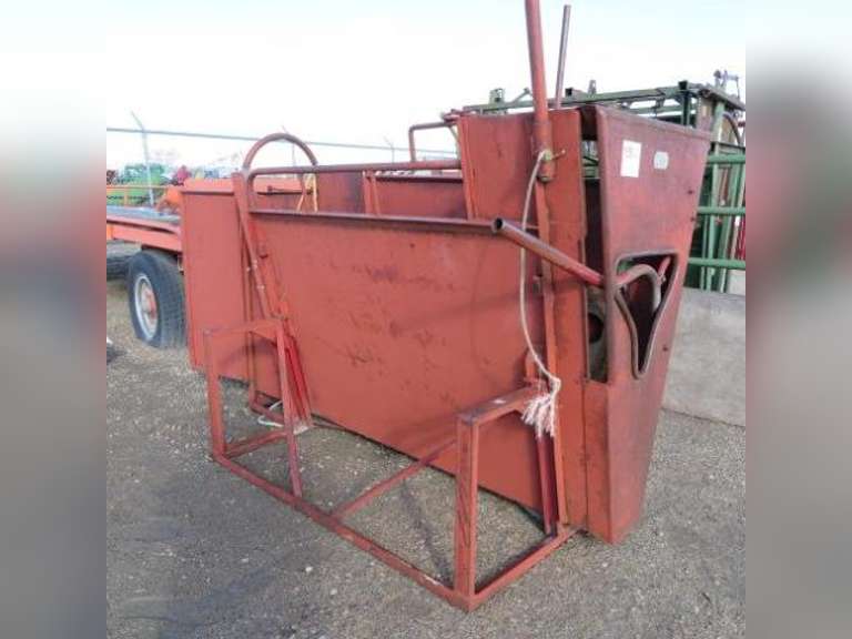 Teco 70L - Calf Chute / Table - Armstrong Western LLC
