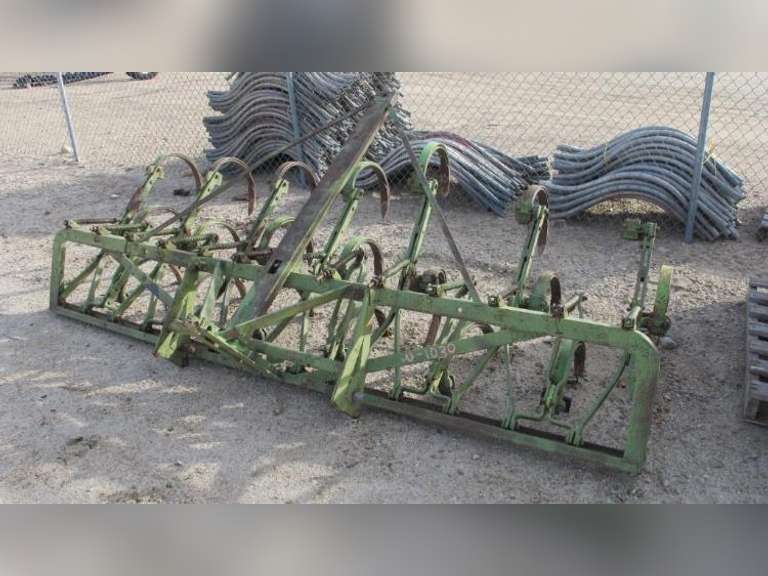 John Deere 9.5' Chisel Plow - Armstrong Western LLC