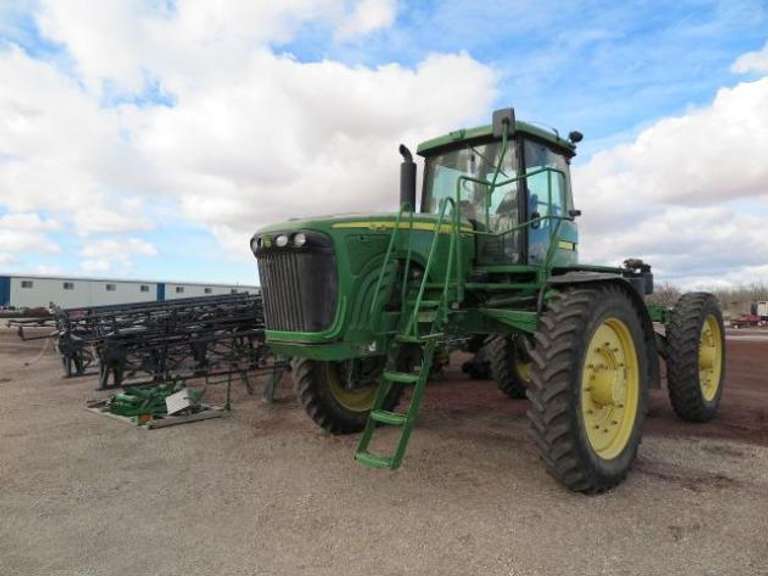 John Deere 4920 • 120' 4WD Self Propelled Sprayer - Armstrong Western LLC