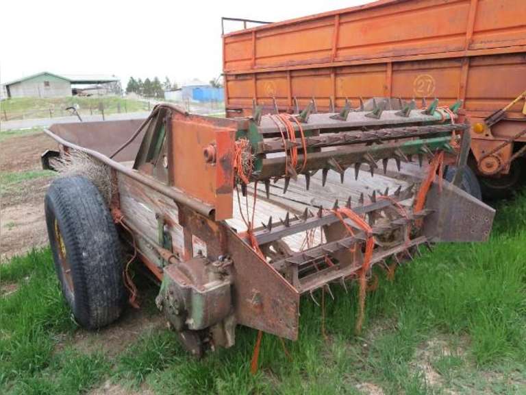 LOCATED OFF-SITE • New Idea • 11' Pull Type PTO Manure Spreader ...