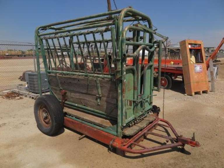 Portable Cattle Squeeze Chute/Scale - Armstrong Western LLC