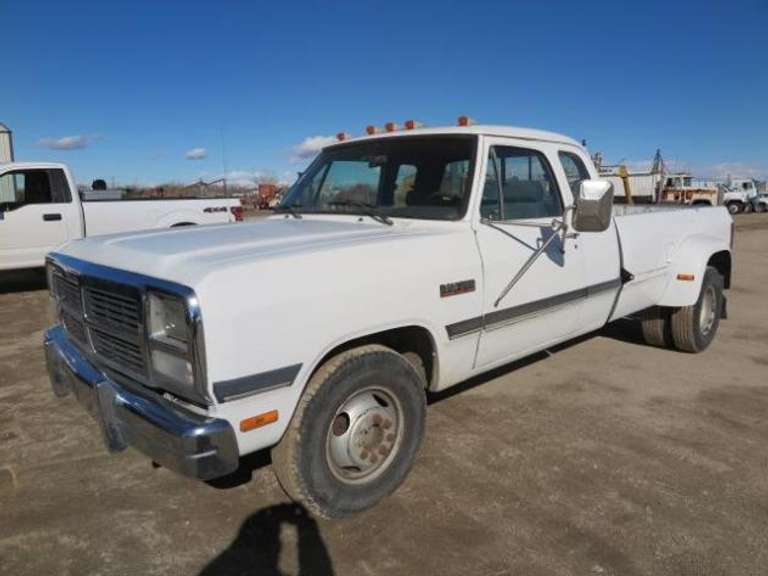 SALVAGE TITLE • 1993 Dodge • 1-Ton Dually Pickup - Armstrong Western LLC