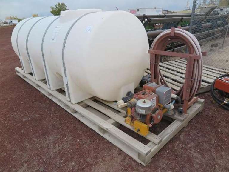 Synder 1000 Gallon Poly Tank with Pony Motor - Armstrong Western LLC