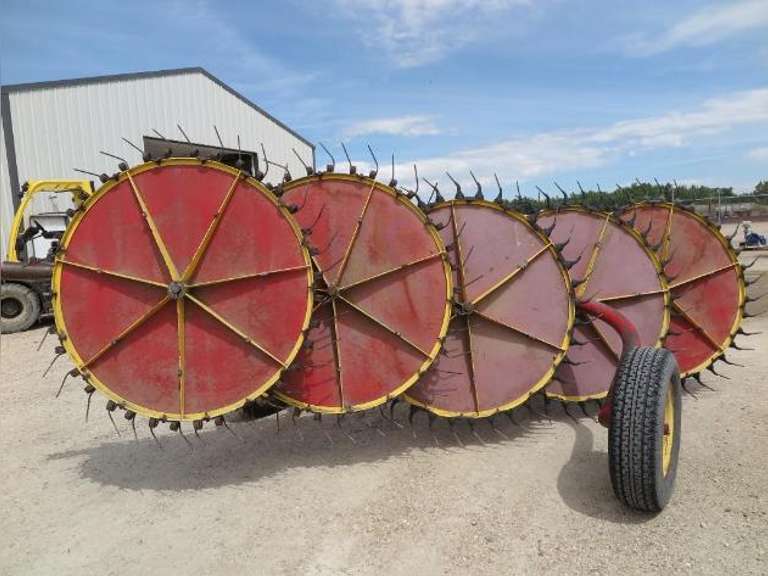 5 Wheel Pull Type Hay Rake - Armstrong Western LLC