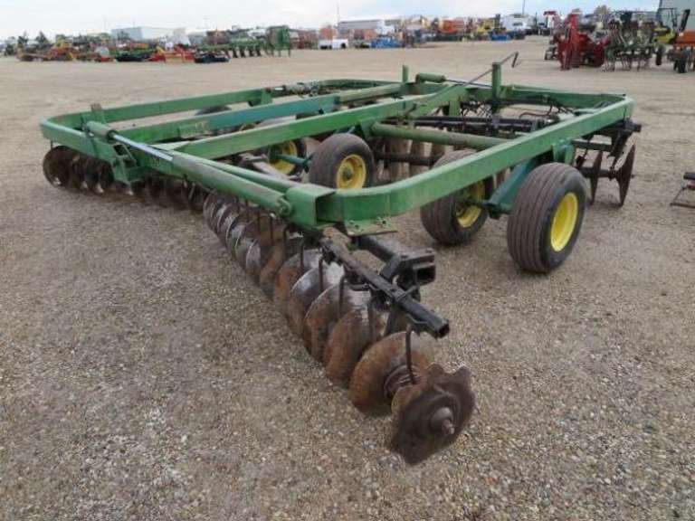 John Deere T0235 - 18' Hydraulic Fold Offset Disc - Armstrong Western LLC