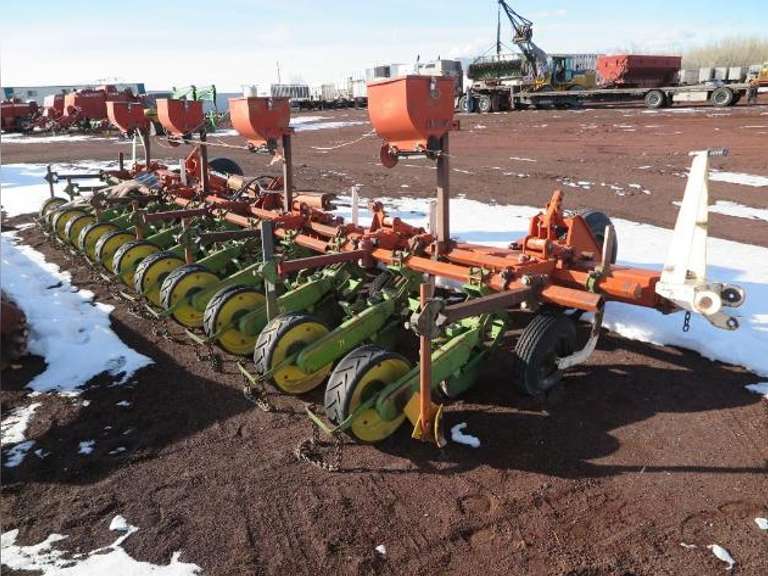 12 Row Folding Planter - Armstrong Western LLC