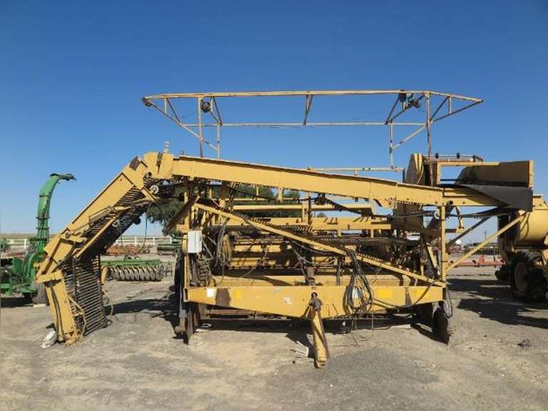 Double-L 853 • 4-Row Potato Digger - Armstrong Western LLC