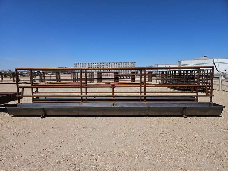 (1) 24’ Heavy Duty Livestock Panel with Feed Trough and Adjustable ...