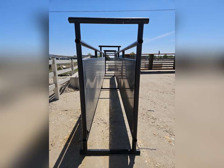 (1) 24’ Sheeted Livestock Alley with Sliding Gate (Painted) - Armstrong ...