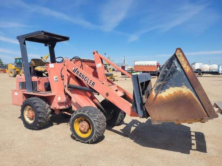 Willmar Wrangler Articulating Loader - Armstrong Western LLC