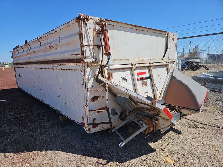 20’ Spudnik Self-Unloading Bed - Armstrong Western LLC