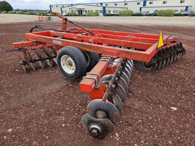 HutchMaster 14’ Tandem Disc - Armstrong Western LLC