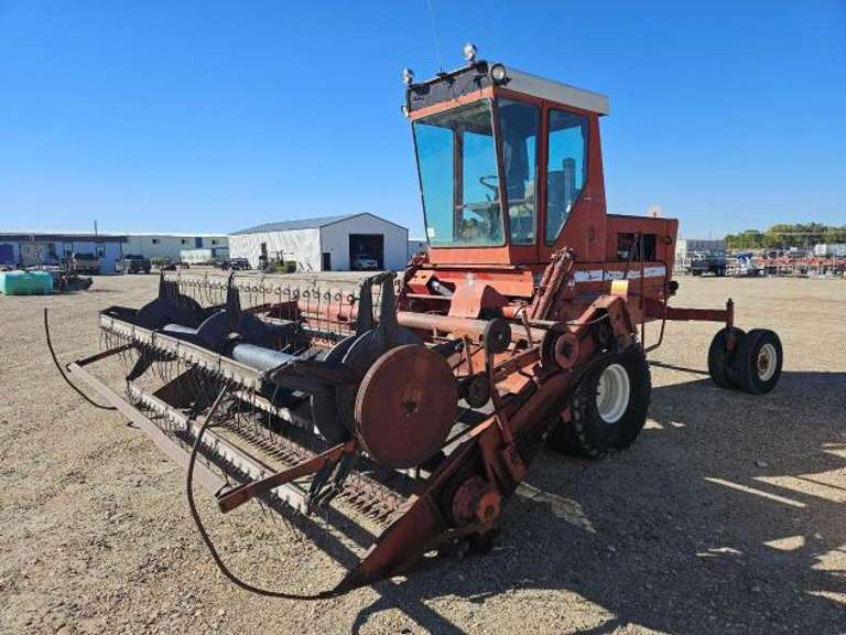 International 4000 Self-Propelled Windrower - Armstrong Western LLC