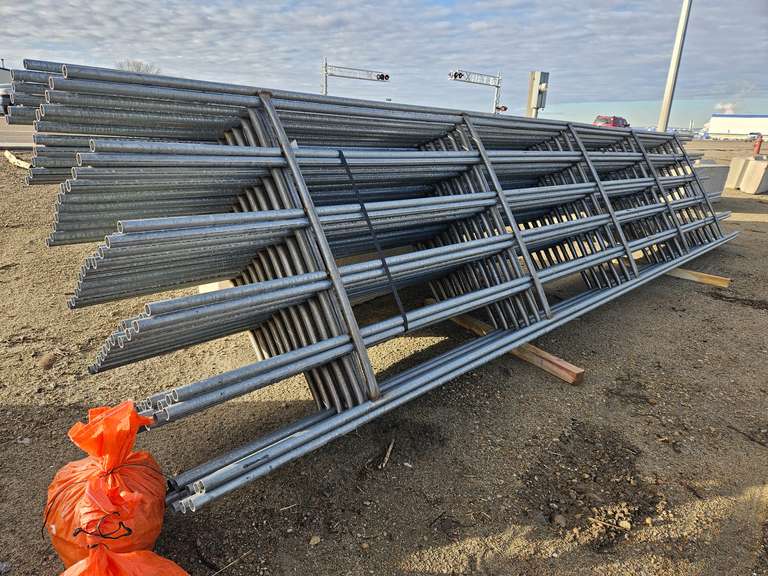 (10) 20’x4’ 6-Rail Continuous Rail Panels - Armstrong Western LLC