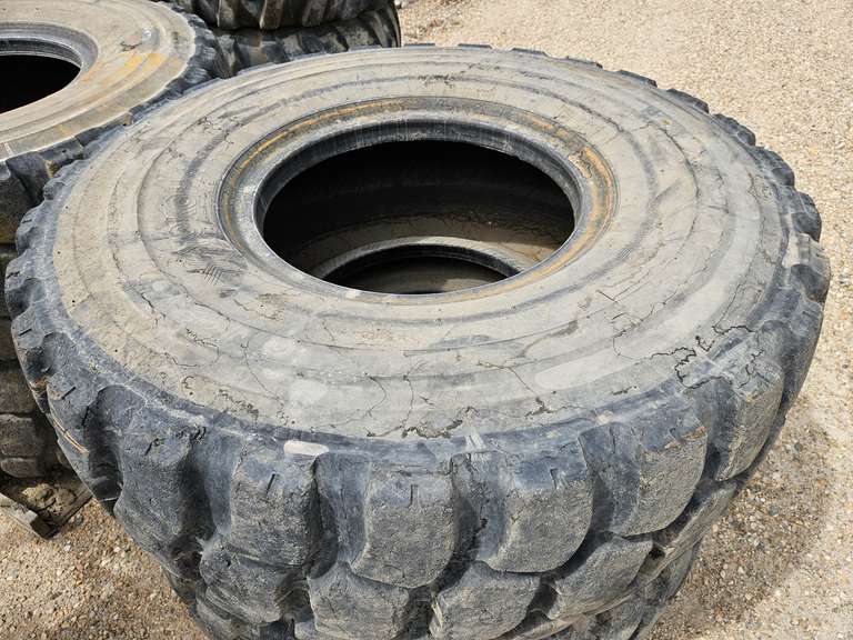 (4) 20.5R25 Loader Tires - Armstrong Western LLC