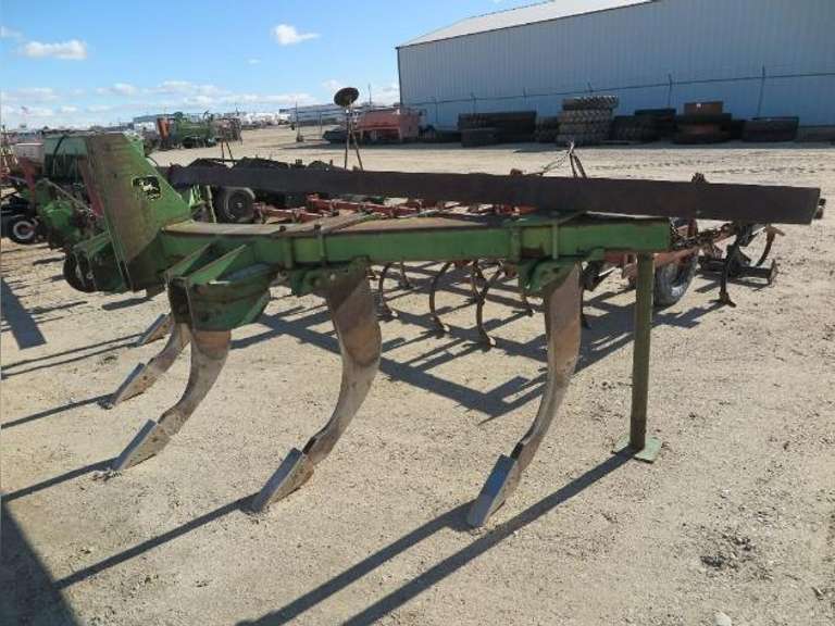 John Deere 5 Shank V Ripper - Armstrong Western LLC