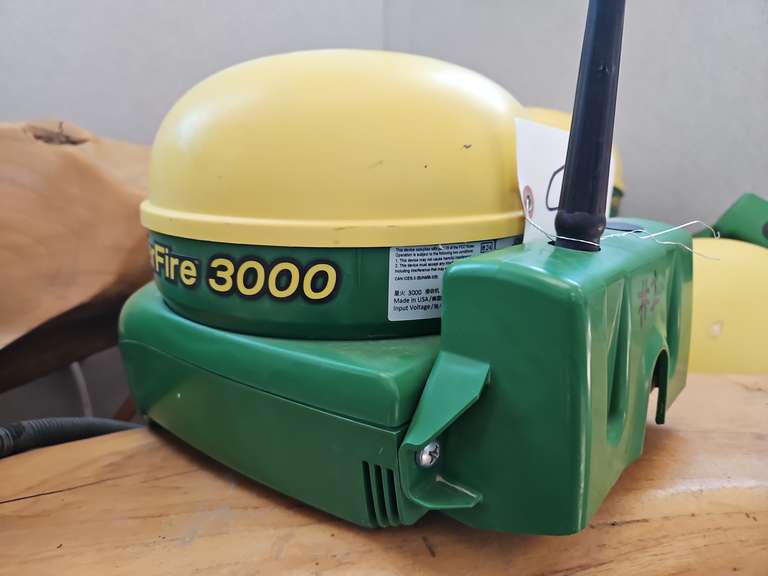 (1) John Deere StarFire 3000 RTK GPS Globe w/ Monitor - Armstrong ...
