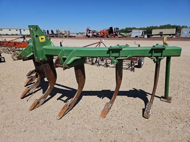 John Deere 900 7-Shank ripper - Armstrong Western LLC