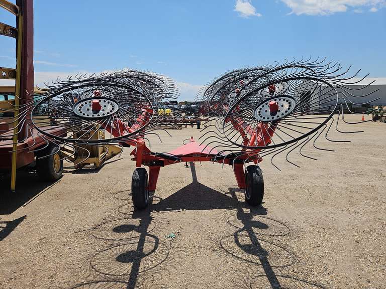 Kuhn SR112 12-Wheel Hay Rake - Armstrong Western LLC