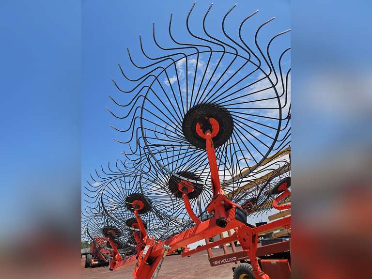 Kuhn SR112 12-Wheel Hay Rake - Armstrong Western LLC