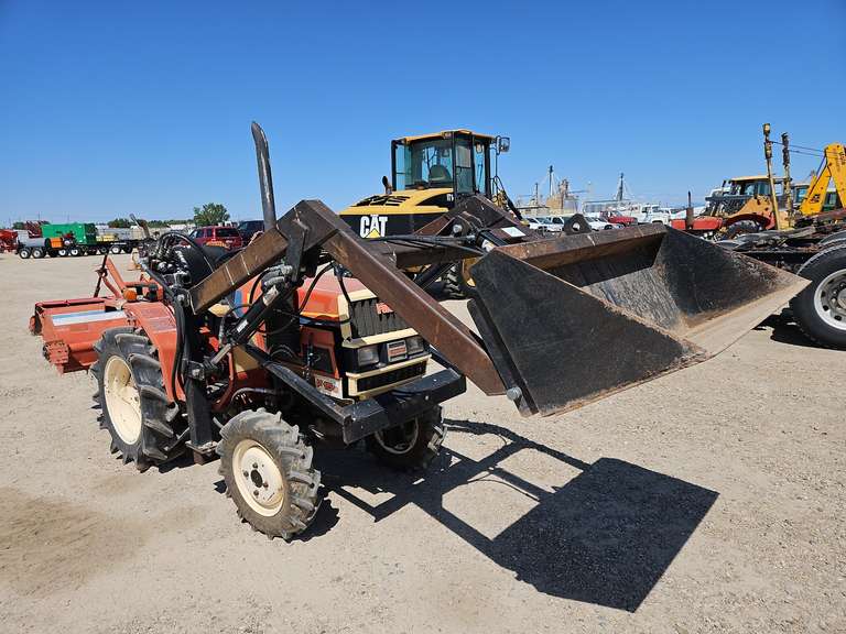 Yanmar F15D 19HP MFWD Compact Utility Tractor w/ Front Loader - Armstrong Western LLC