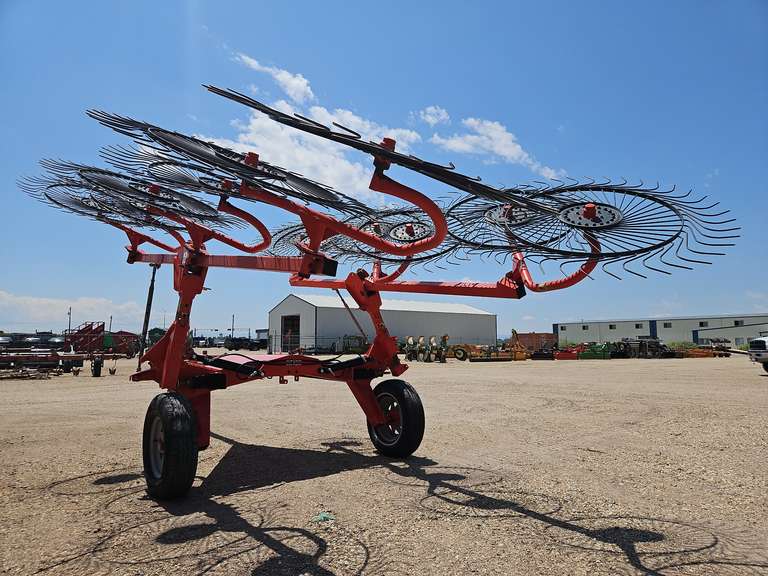 Kuhn SR112 12-Wheel Hay Rake - Armstrong Western LLC