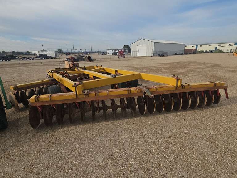 Binkley 17’ Offset Disc - Armstrong Western LLC
