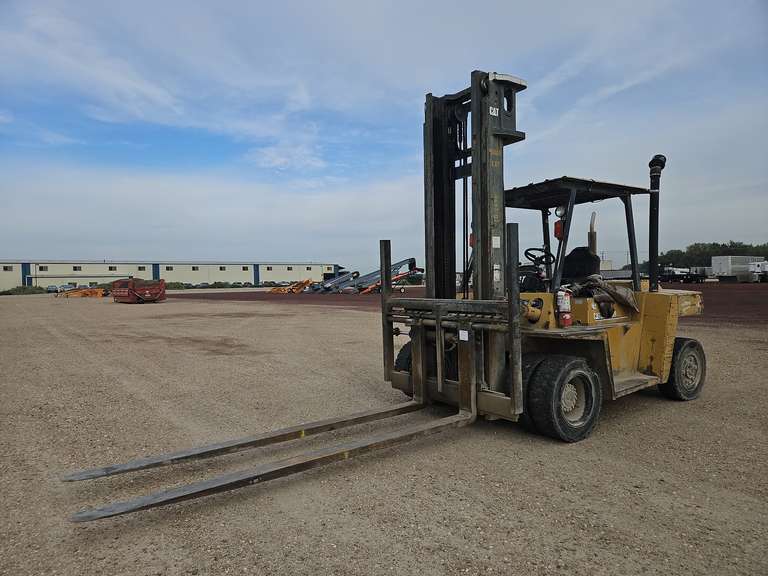 Cat DP70 Forklift - Armstrong Western LLC