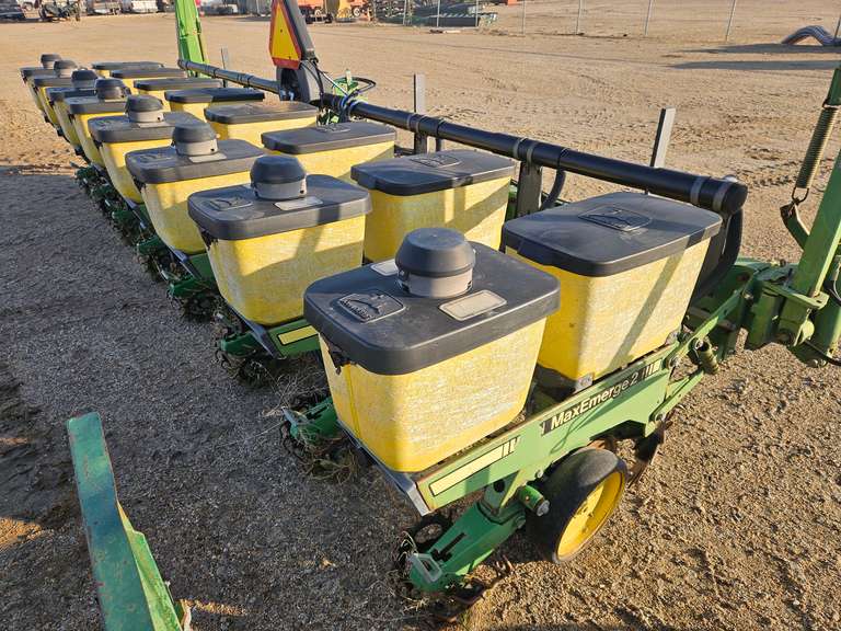 John Deere 7300 MaxEmerge 2 8-Row Corn Planter - Armstrong Western LLC